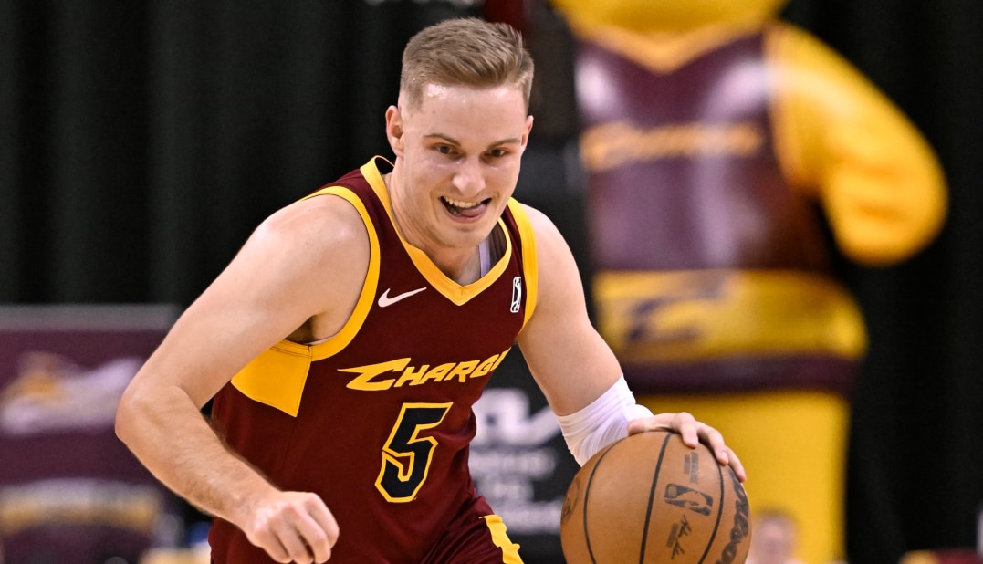 Charge Lose at Home to Lakers - Charge Basketball