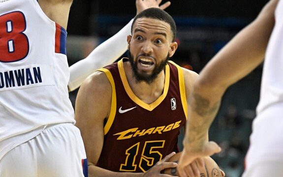 News - Charge Basketball