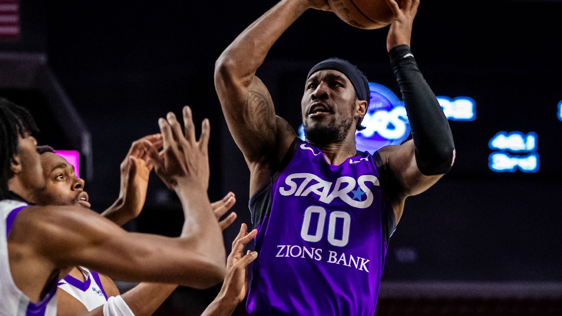Stars Close Out Tip-Off Tournament With Win over Suns and Improve to 12 ...