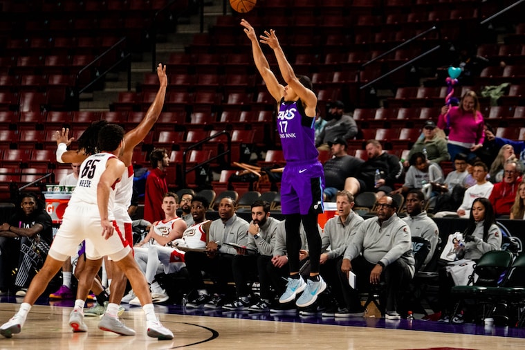 Stars Bounce Back with Huge Win over the Remix to Close out Back-to ...