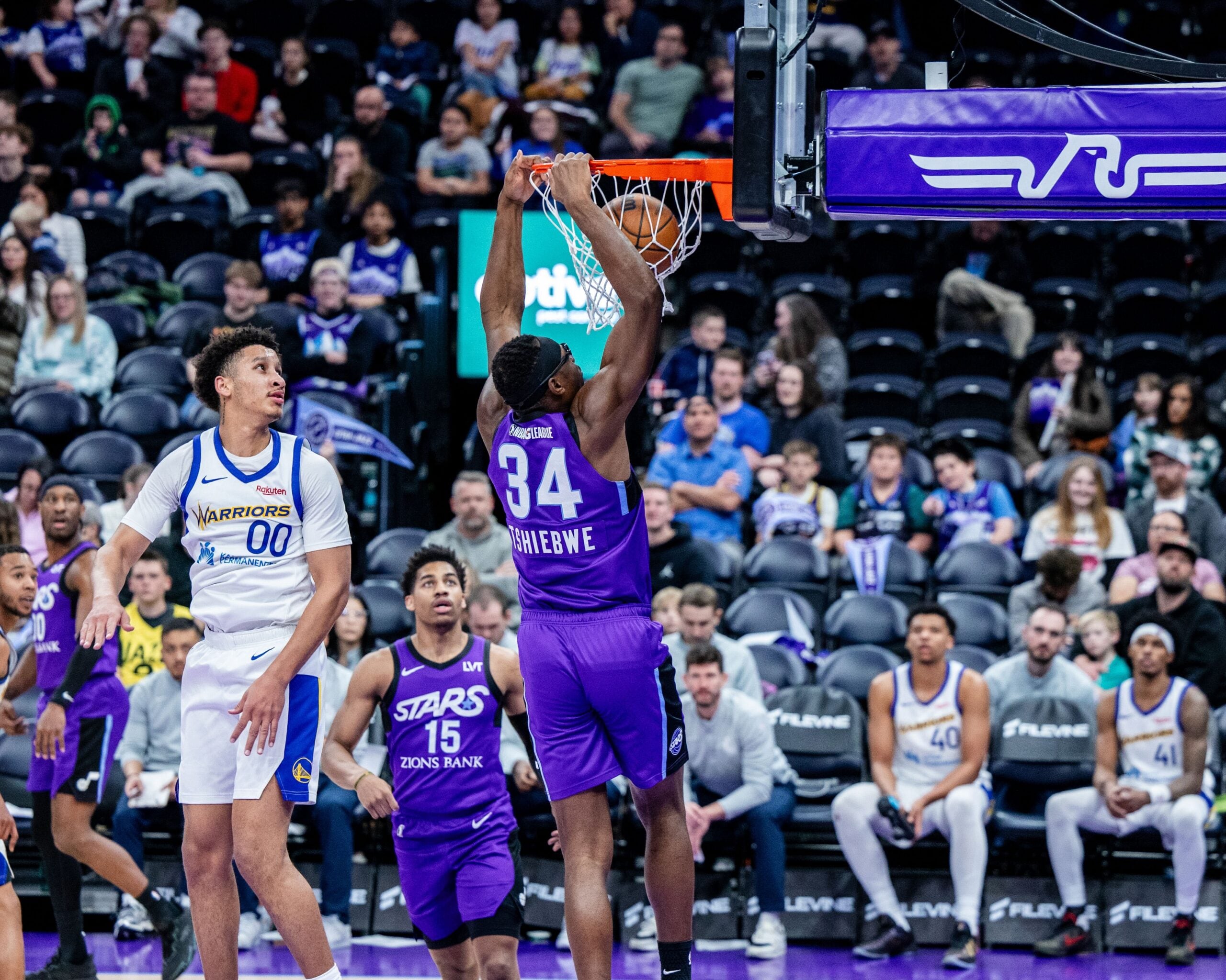 Stars Remain Perfect at Delta Center, Beat Warriors 126-113 in Wire-to ...