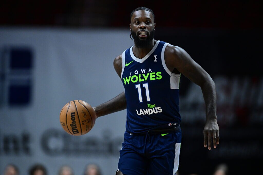 Squadron Take High-Scoring Game over the Wolves, 134-125 - Iowa Wolves