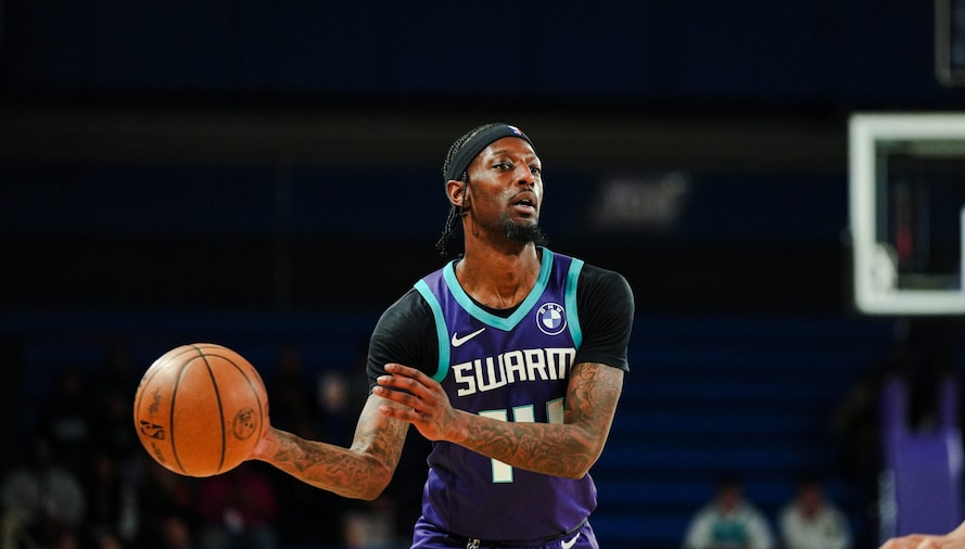 Swarm Return to Win Column, Handle Knicks, 123-111 - Greensboro Swarm