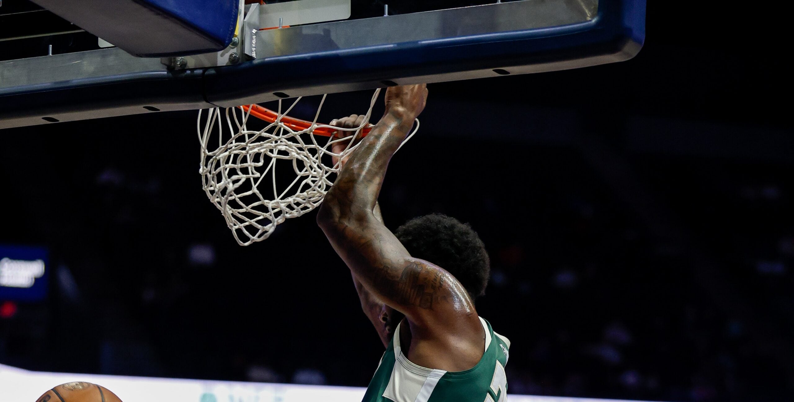 HERD SHOW FIGHT IN HIGH-SCORING BATTLE AGAINST GOLD - Wisconsin Herd